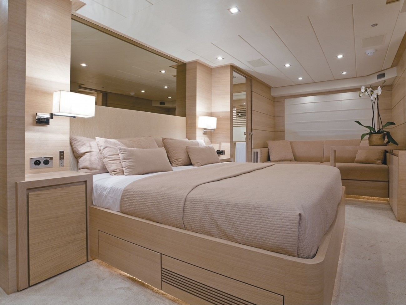 Yacht HUMMINGBIRD, COUACH Motor Yacht | CHARTERWORLD Luxury Superyacht ...